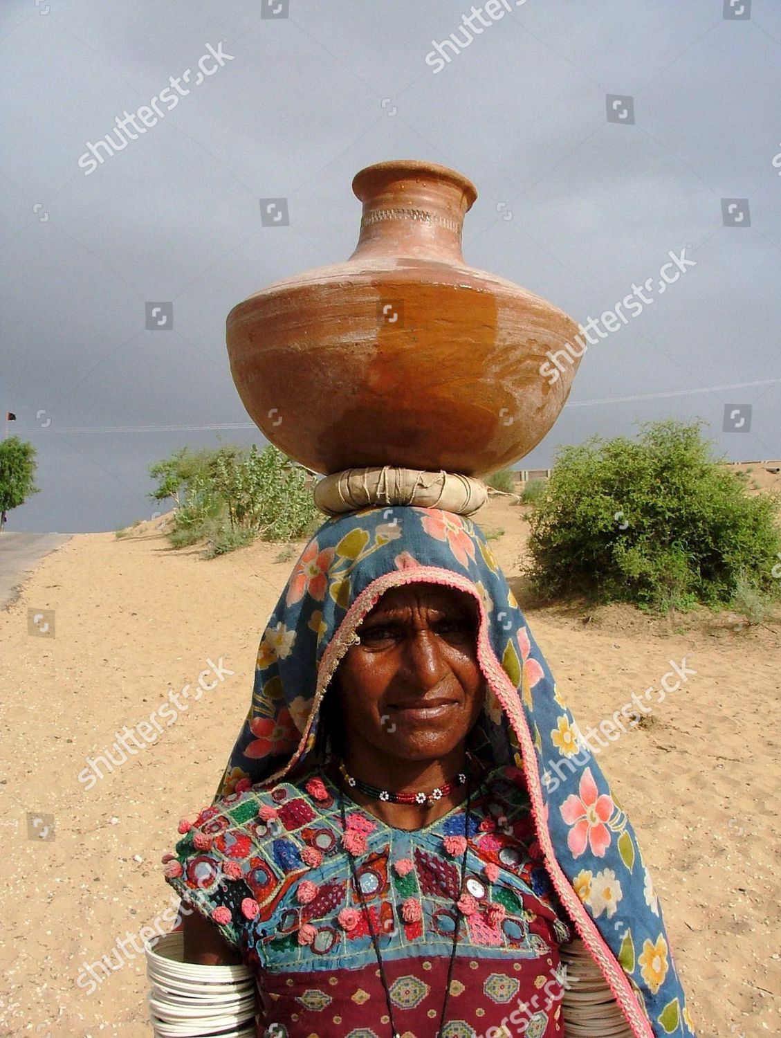 Sindhi Woman Carries Away Drinking Water Editorial Stock Photo - Stock ...