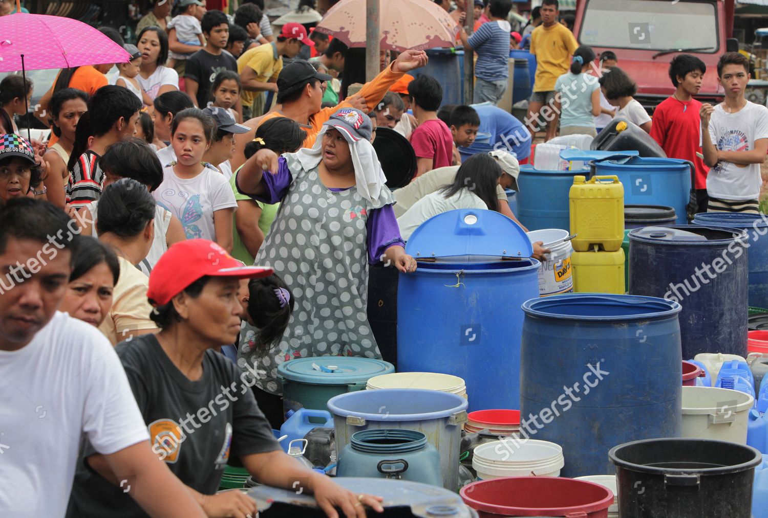 Filipinos Queue Their Containers Water Ration Editorial Stock Photo ...