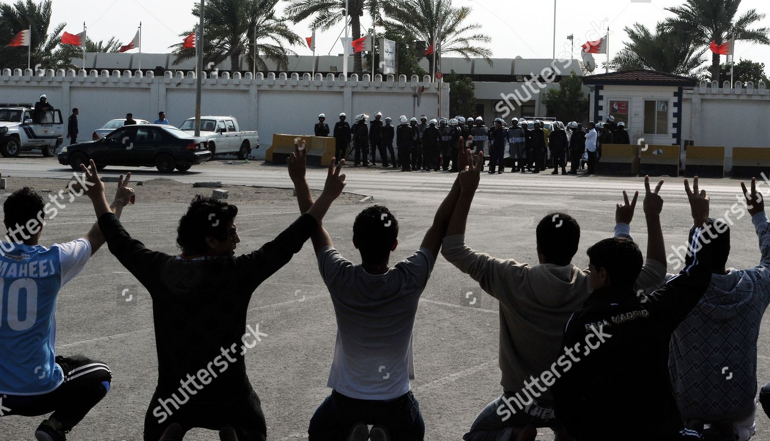 Bahrainis Samaheej Village Flash Victory Sign Editorial Stock Photo ...