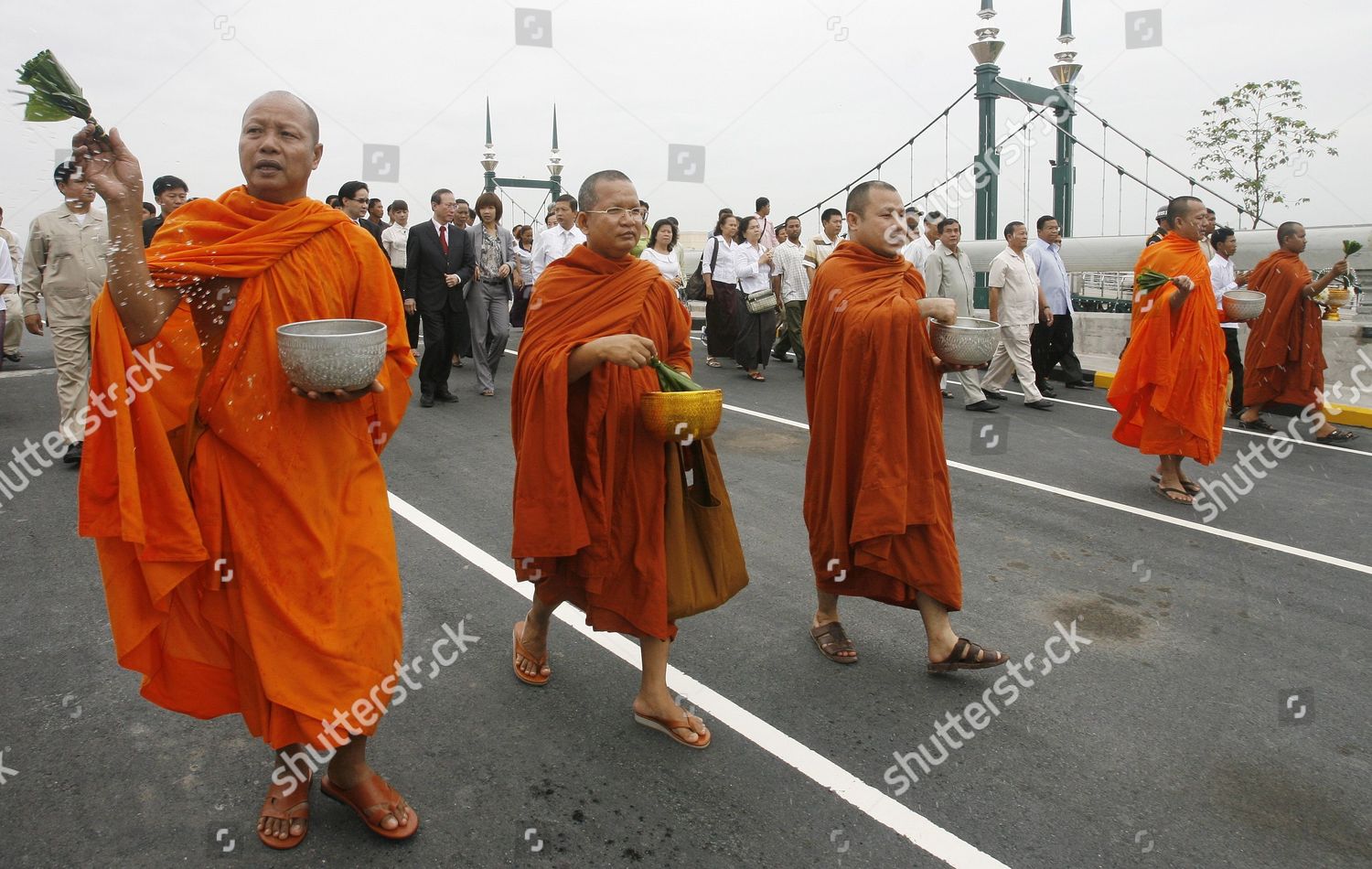 Cambodian Buddhist Monks Give Blessings Holy Editorial Stock Photo ...