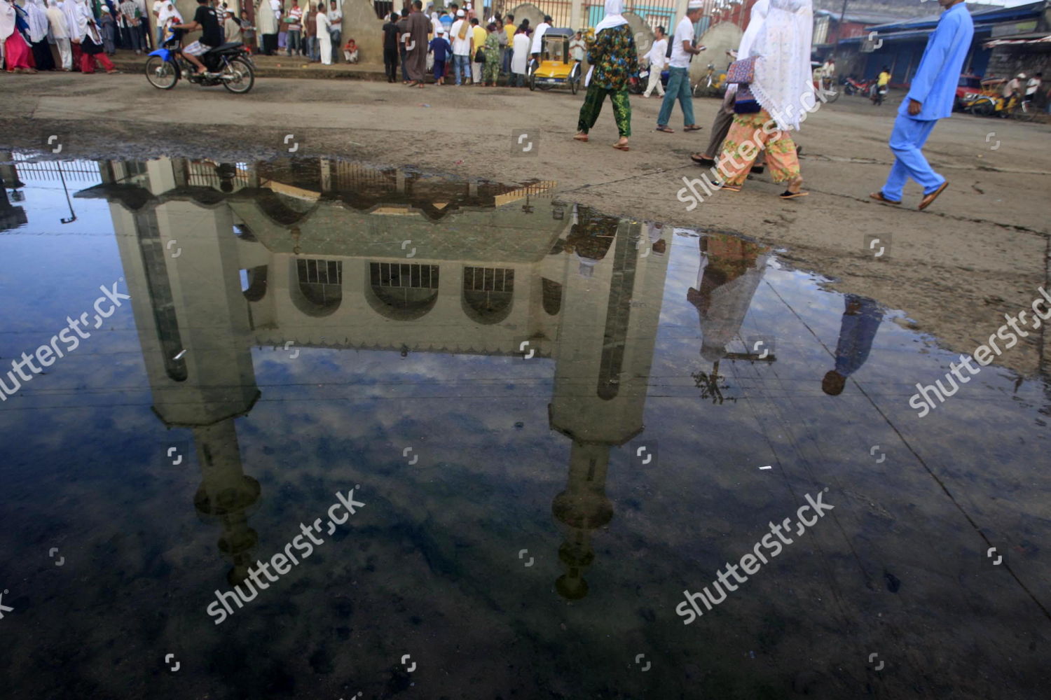 Reflection Sulu Grand Mosque During Eid Editorial Stock Photo - Stock ...