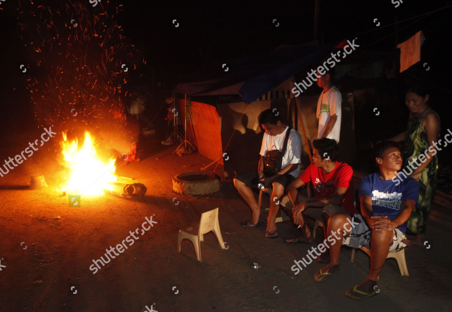 Filipino Flood Victims Light Bonfire Along Editorial Stock Photo ...