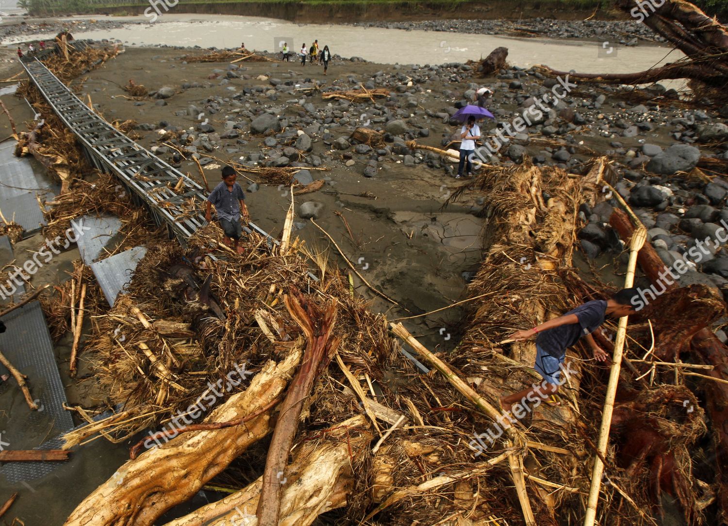 Filipino Flood Victims Traverse Destroyed Bridge Editorial Stock Photo ...