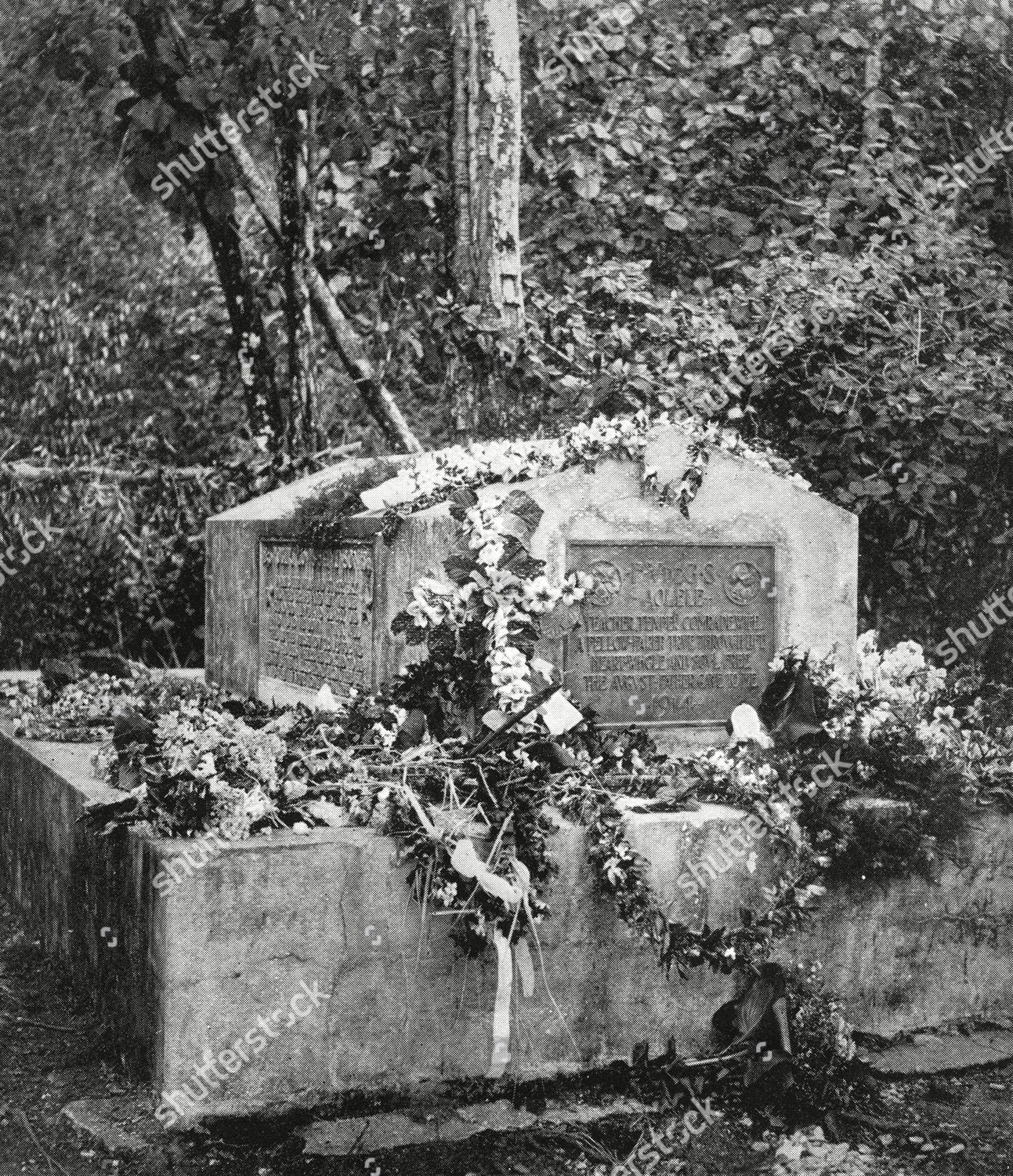 Robert Louis Stevenson Tomb Scottish Writer Editorial Stock Photo ...