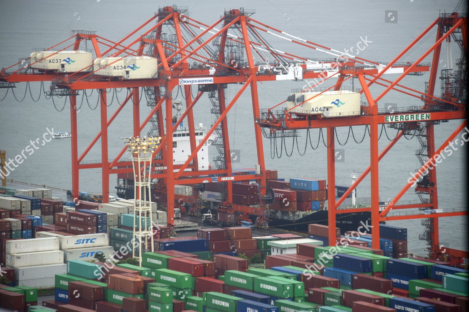 Container Ship Berth Tokyo Port Japan Editorial Stock Photo - Stock ...