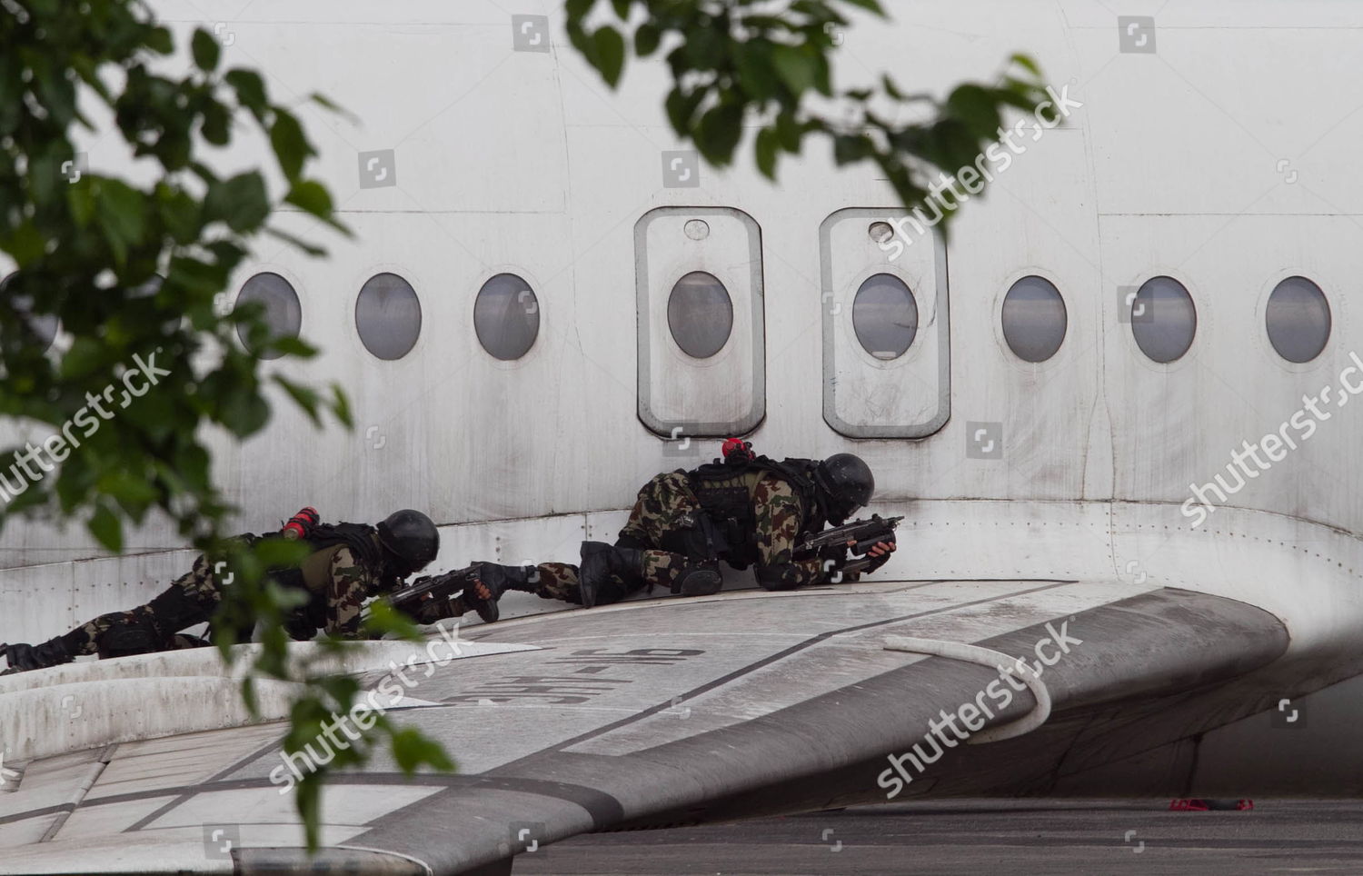 Nepalese Army Commandos Crawl Towards Emergency Editorial Stock Photo ...