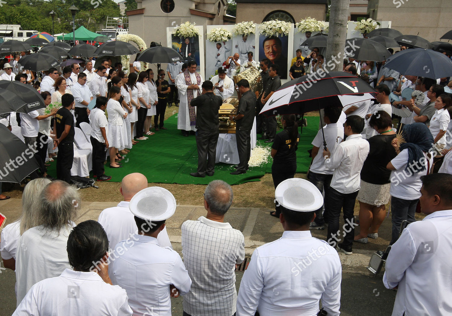 Filipino Family Friends Supporters Hold Burial Editorial Stock Photo ...