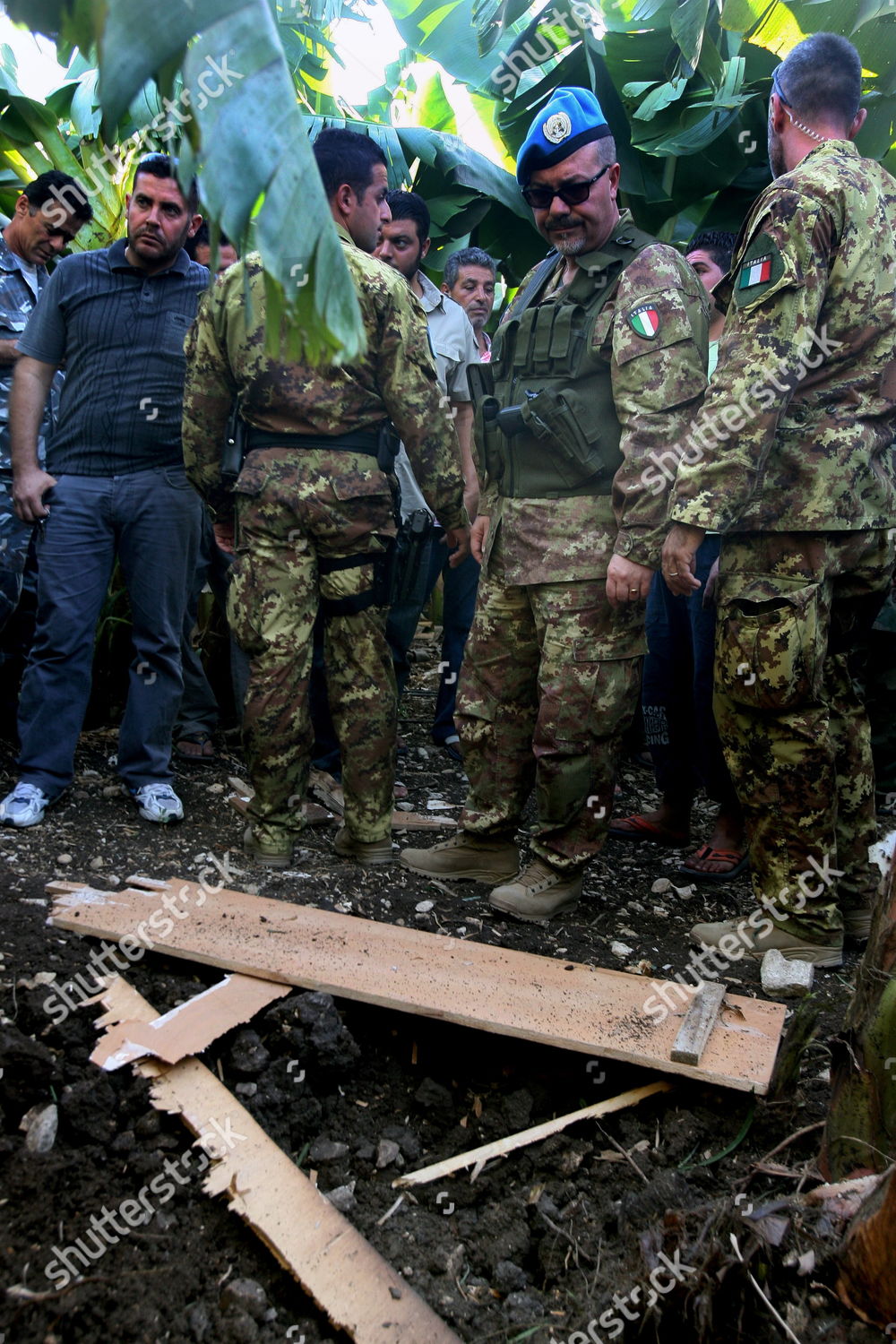 Italian U N Peacekeepers Soldiers Inspect Editorial Stock Photo - Stock ...
