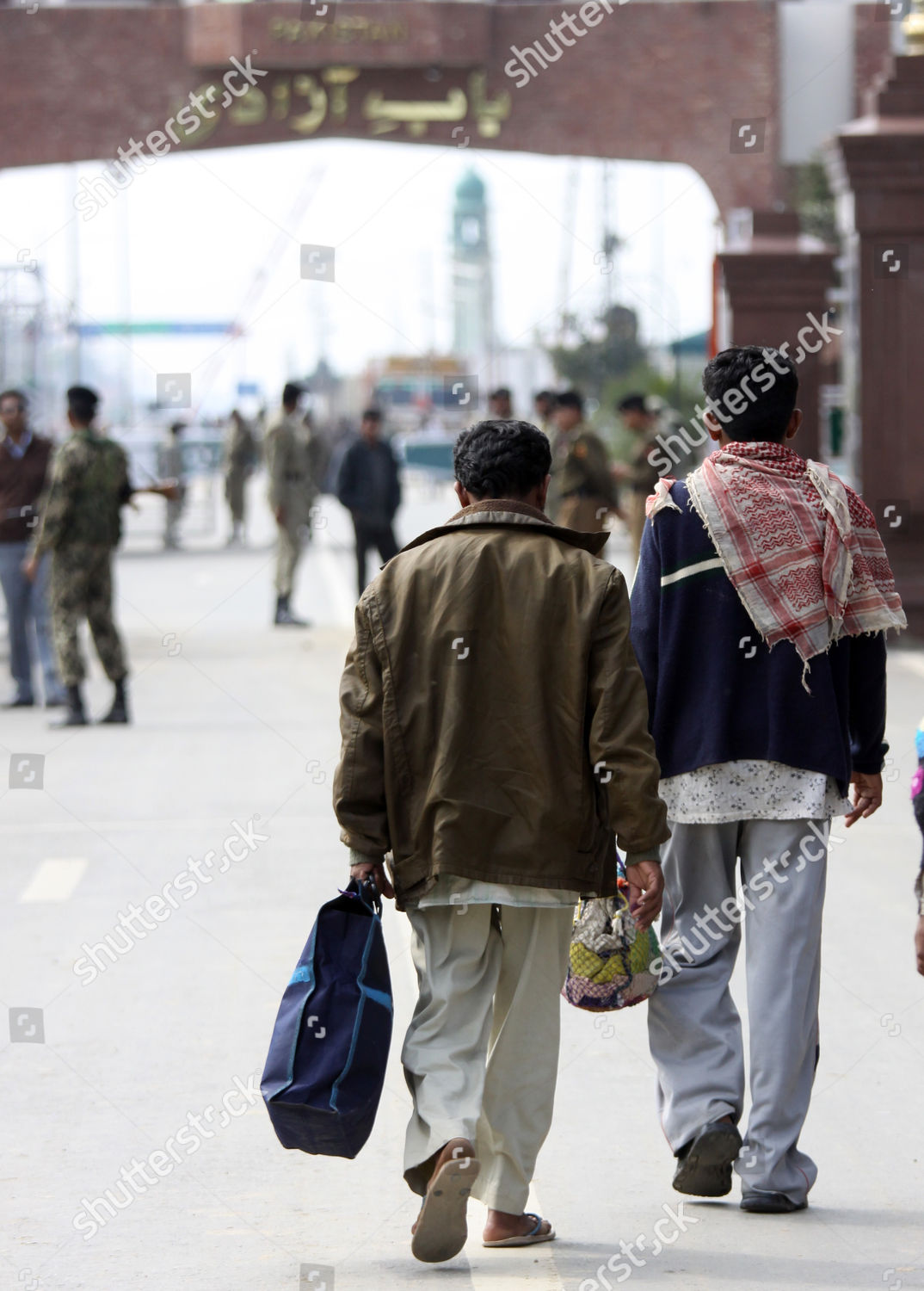 Released Pakistani Prisoners Carry Their Belongings Editorial Stock ...
