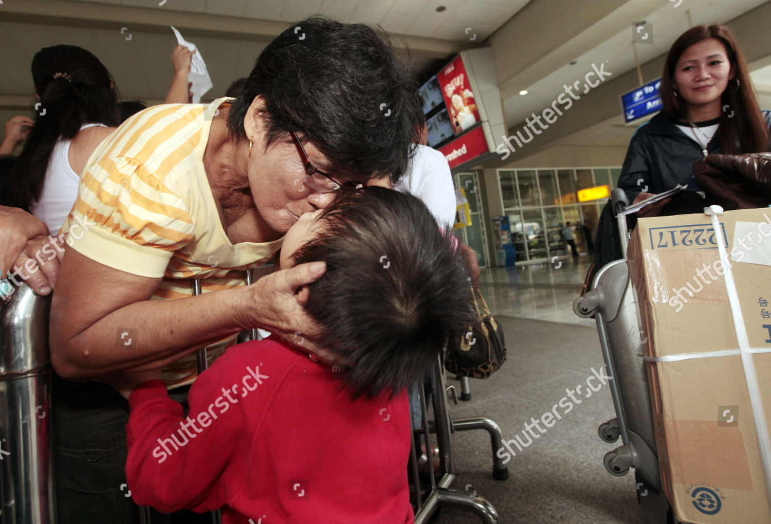 Filipino Kisses Her Relative Arriving Japan Editorial Stock Photo ...