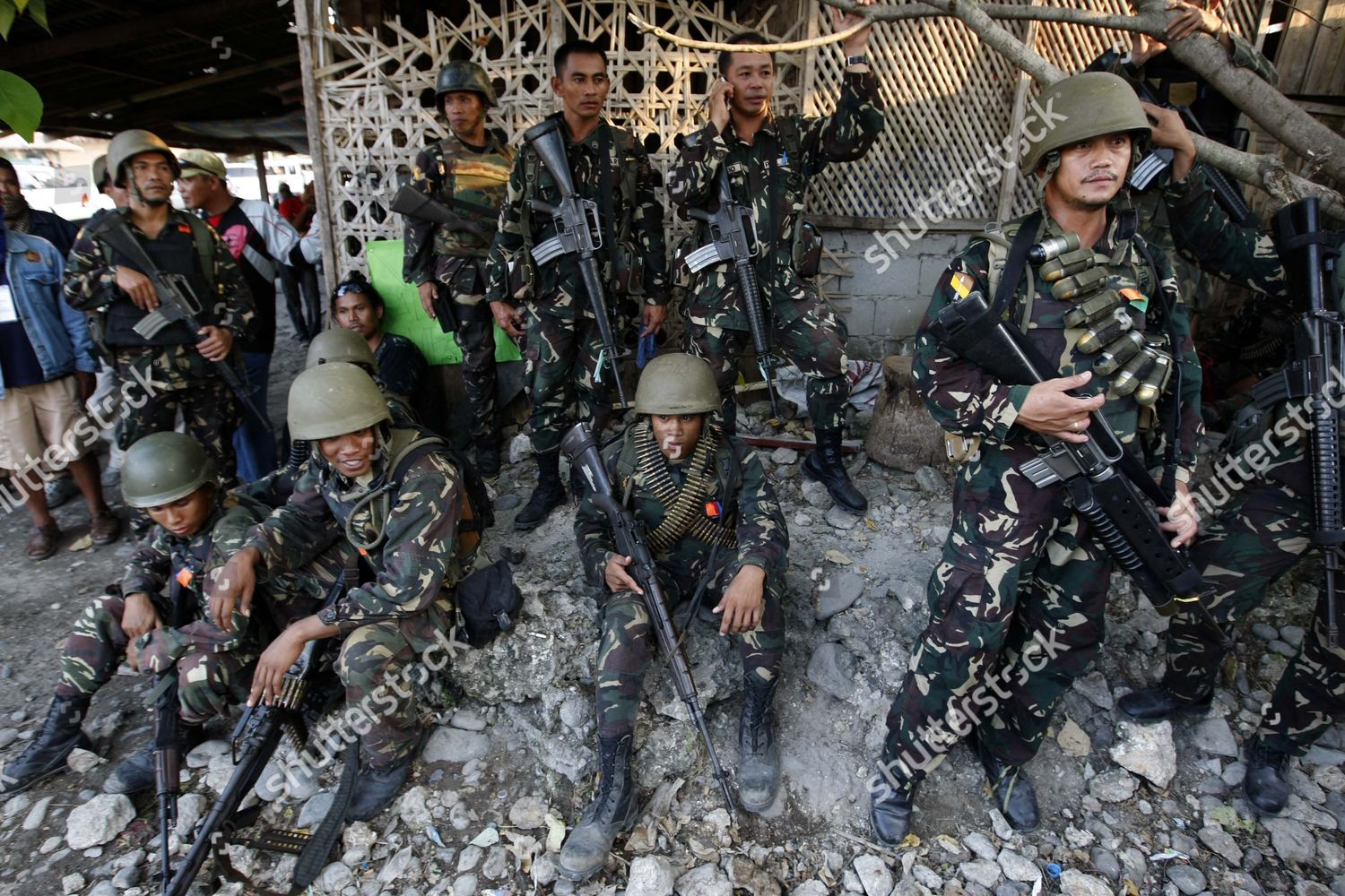 Filipino Army Soldiers Positioned Outside Ampatuan Editorial Stock ...