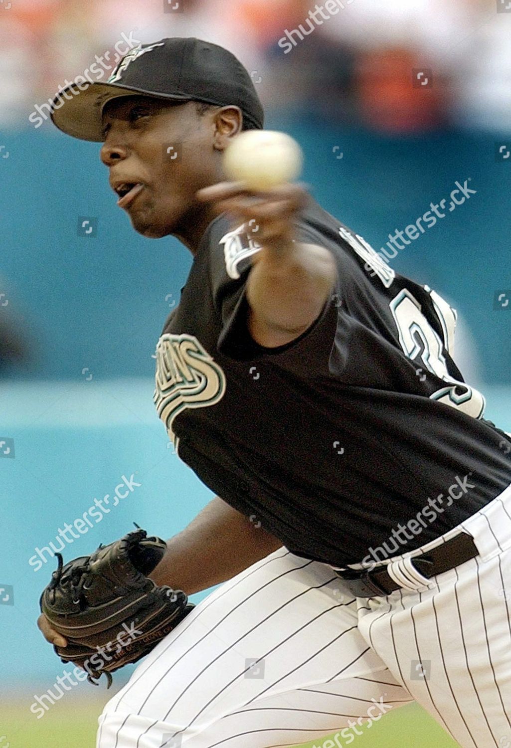 Florida Marlins Pitcher Dontrelle Willis Delivers Editorial Stock Photo ...