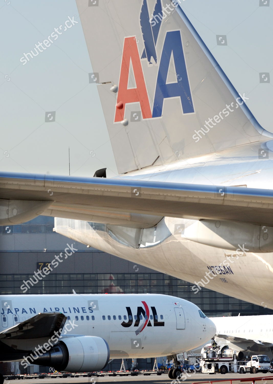 American Airlines Japan Airlines Aircraft On Editorial Stock Photo ...