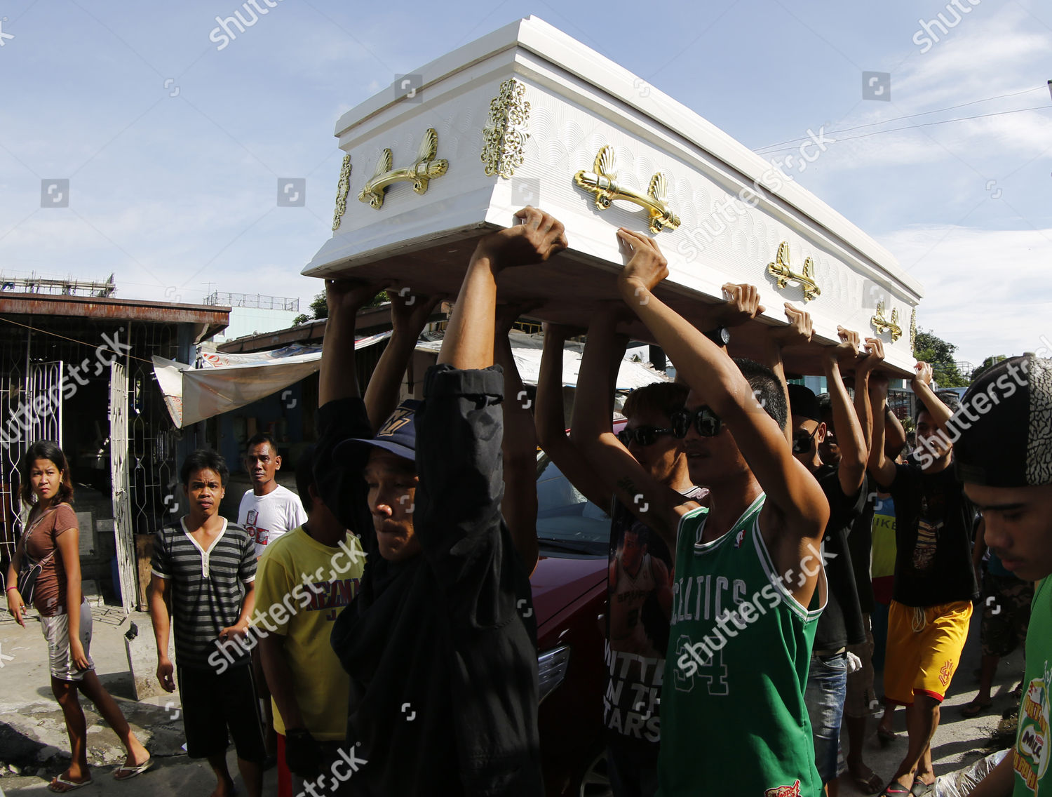 Filipino Mourners Carry Coffin Slain Alleged Editorial Stock Photo ...