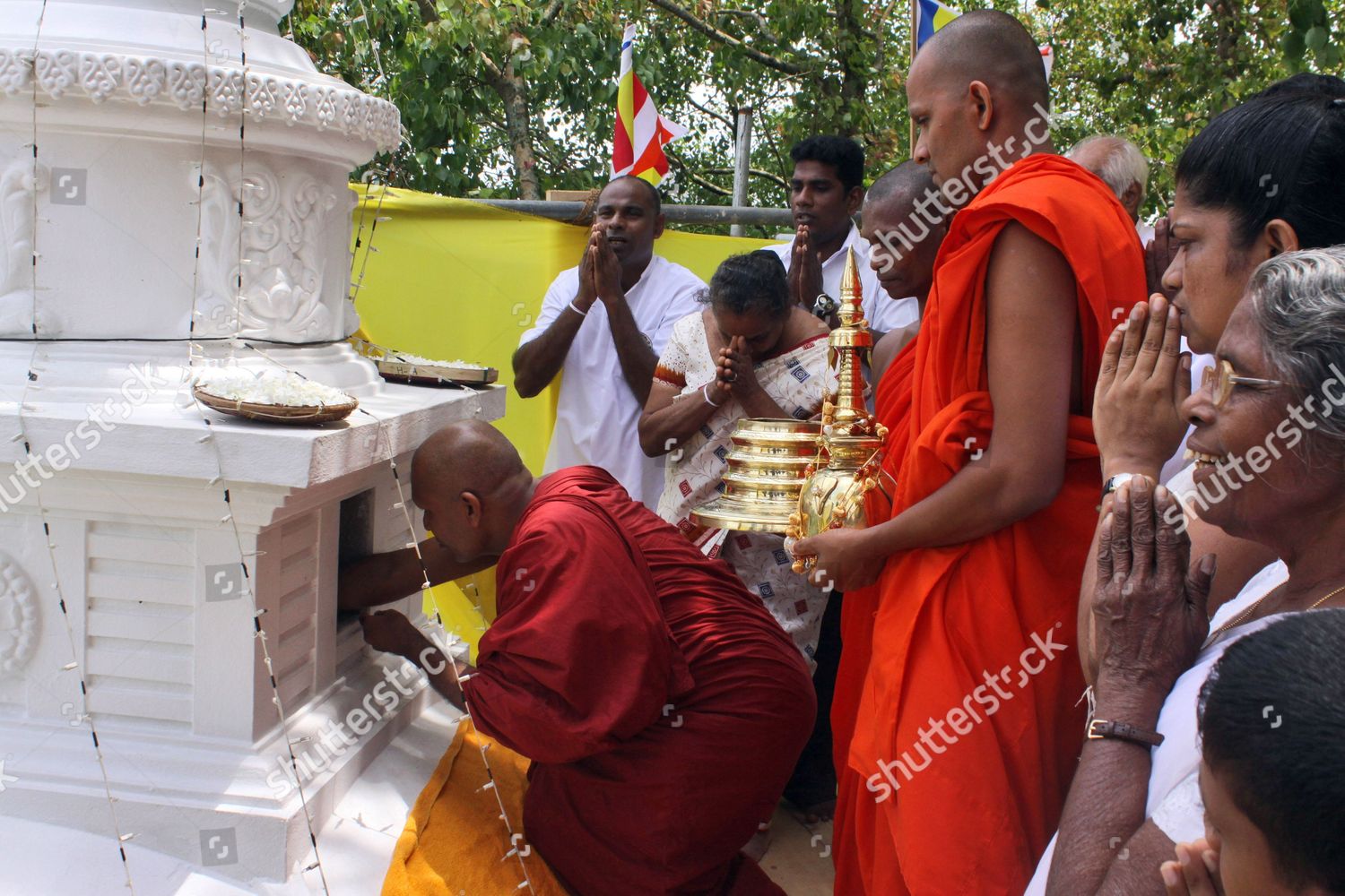 Amidst Chanting Lay Devotees Sri Lankan Editorial Stock Photo - Stock ...