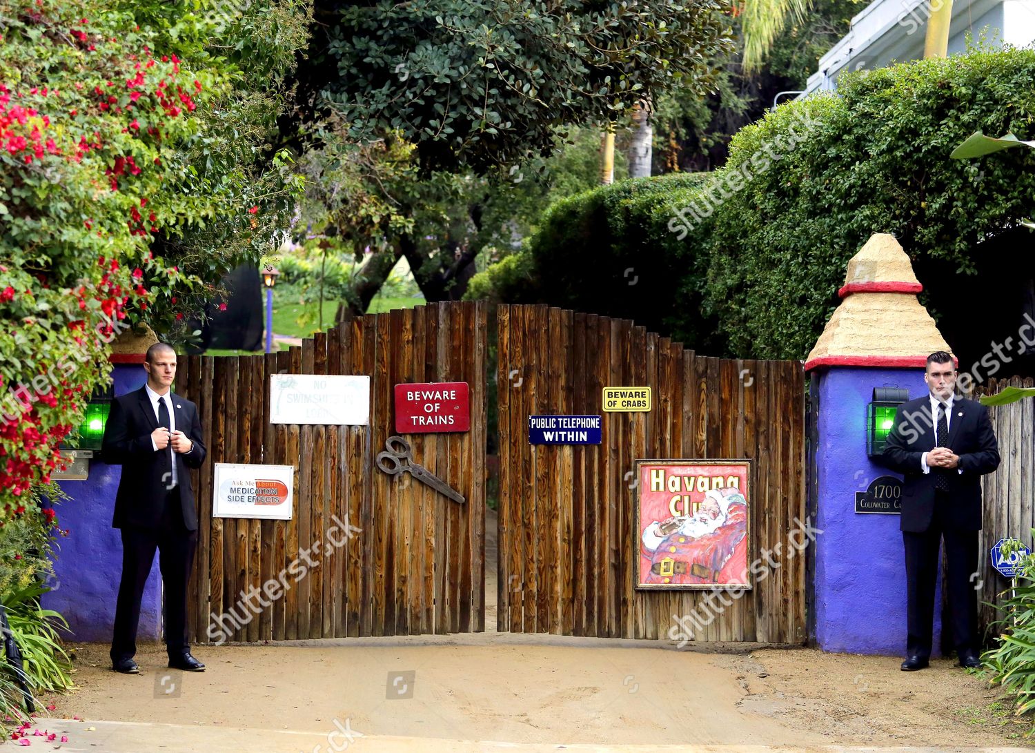 Security Personnel Stand Gates Awaiting Arrivals Editorial Stock Photo ...
