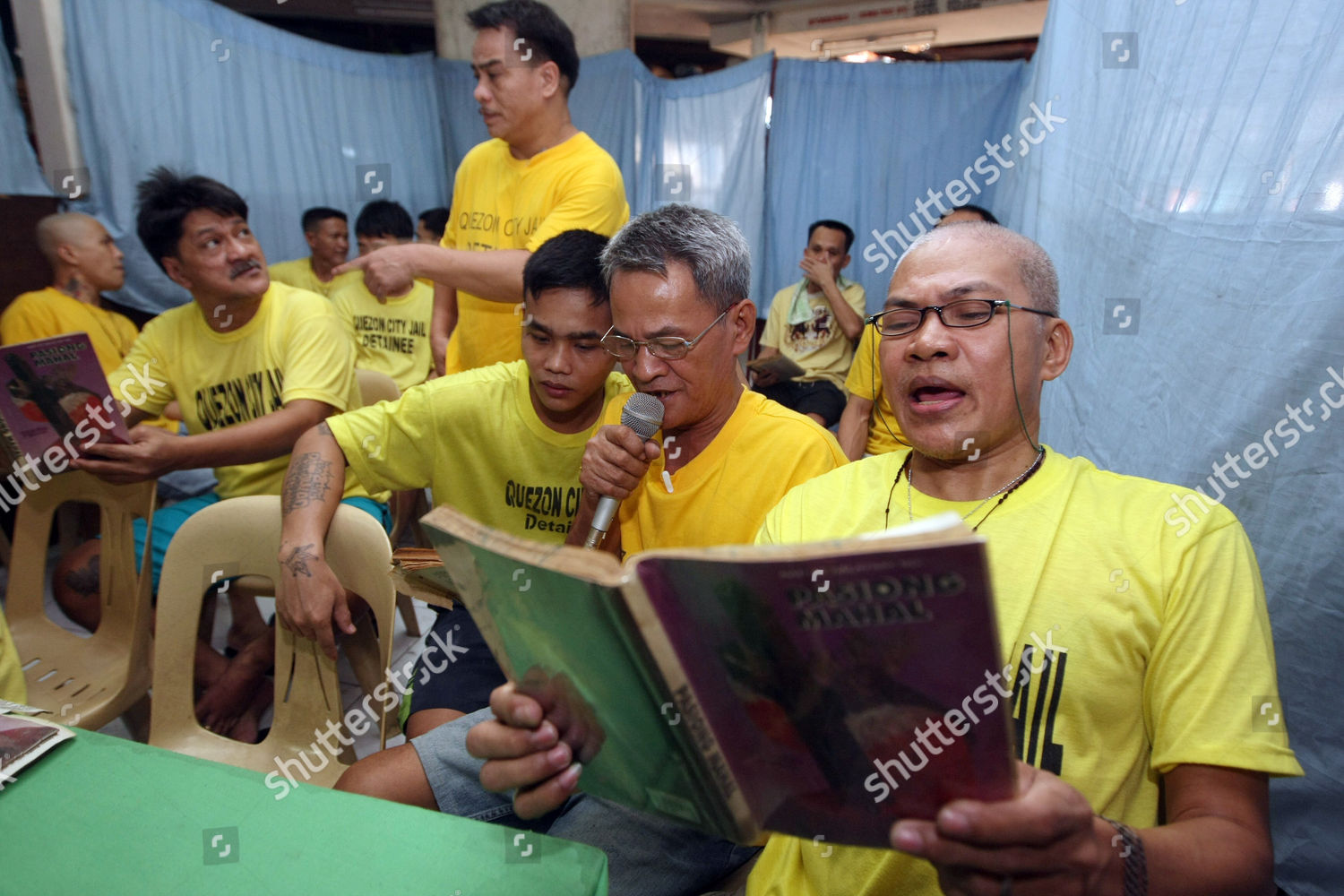 Filipino Prison Inmates Conduct Reading Pabasa Editorial Stock Photo ...