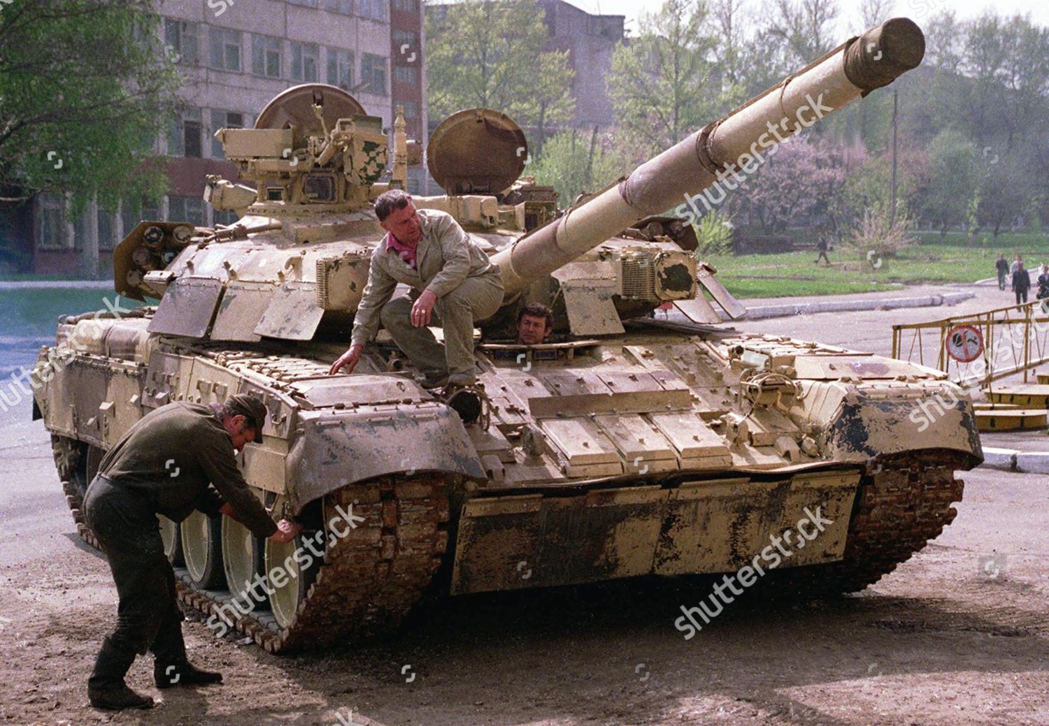 Kiev Ukraine Workers Prepare Tank T80ud Editorial Stock Photo - Stock ...