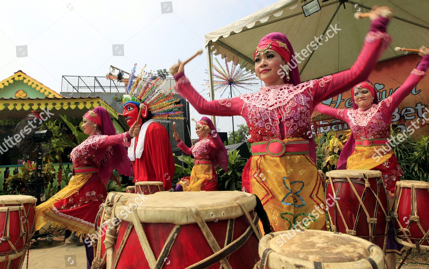 Indonesian Dancer Perform Rampak Kendang Dance Editorial Stock Photo ...