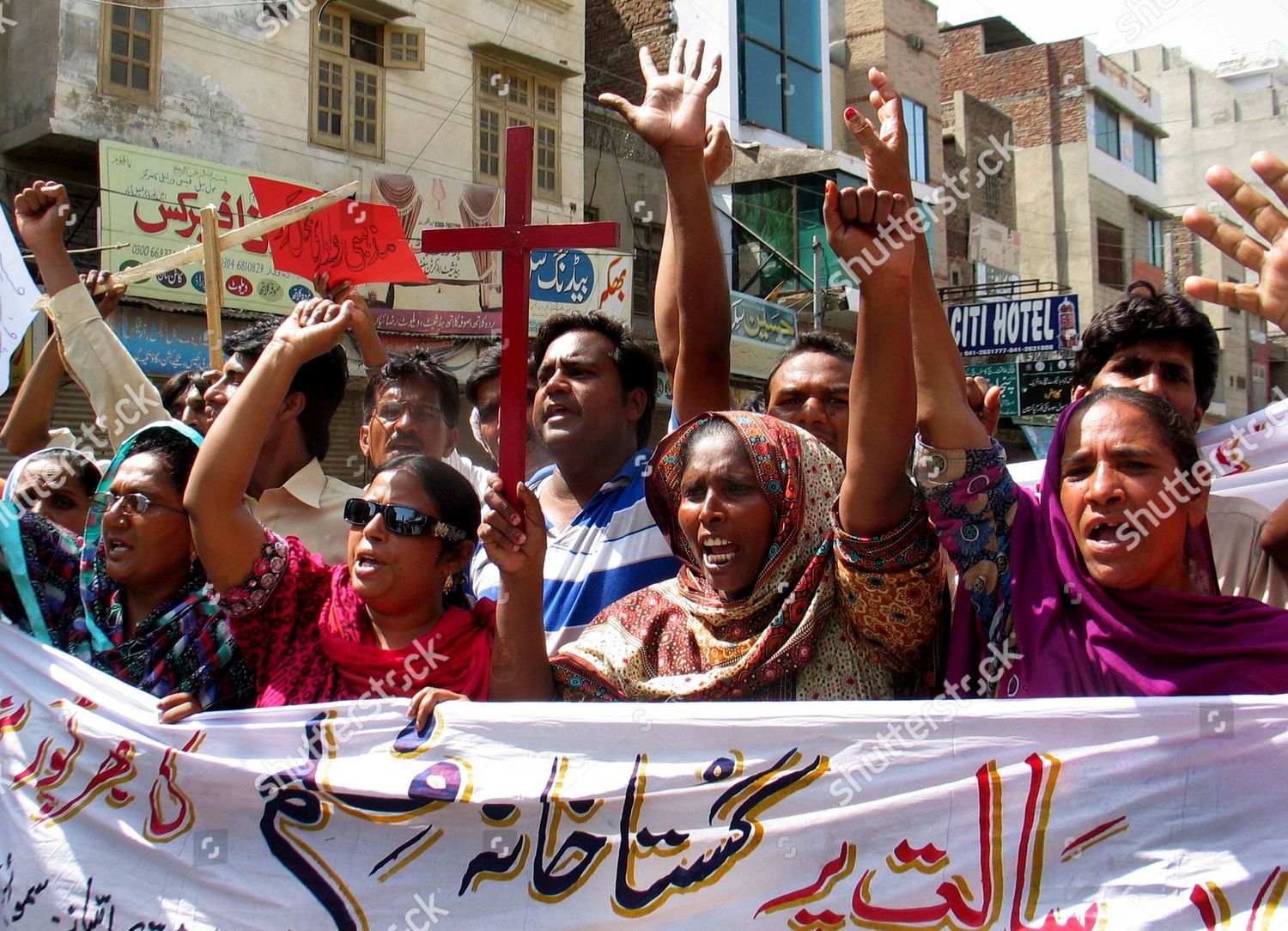 Pakistani Christian Minority Members Shout Slogans Editorial Stock ...