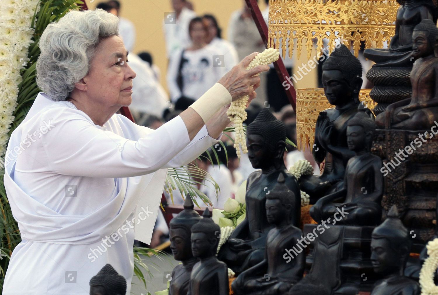 Cambodian Queen Mother Norodom Monineath Lays Editorial Stock Photo ...
