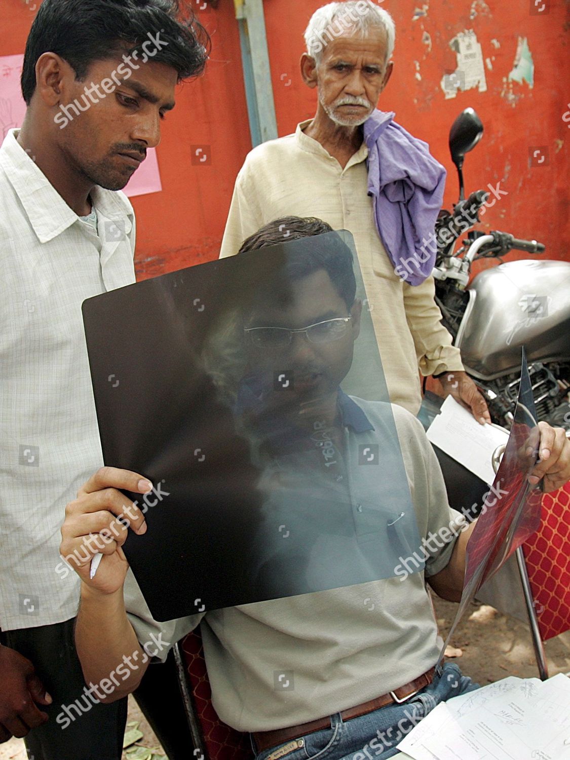 Indian Doctor Examines Xray Patient Makeshift Editorial Stock Photo ...