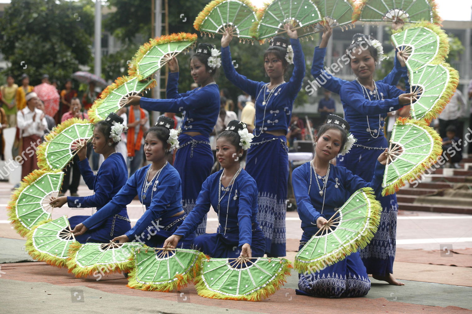 Bangladeshi Marma Indigenous Girls Perform Traditional Editorial Stock ...