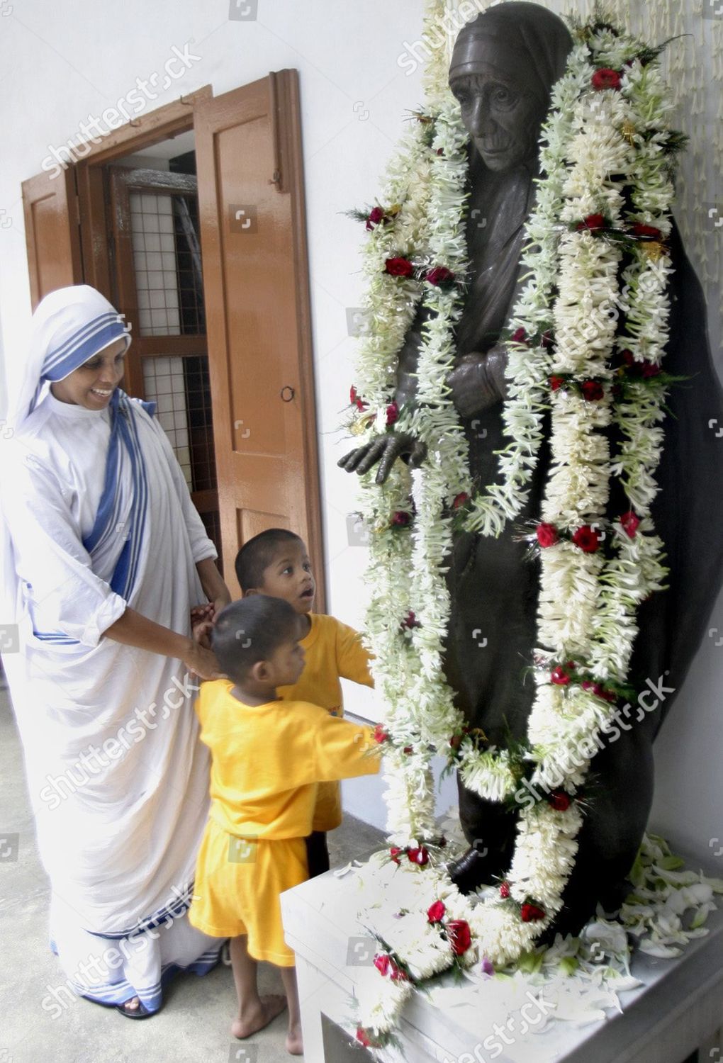 Nun Children Mother Teresas Statue Missionaries Editorial Stock Photo ...