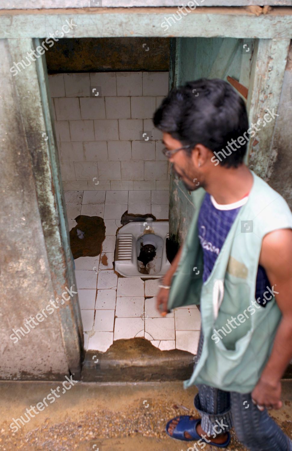 Pakistani Cleaner Inspects Public Toilet Karachi Editorial Stock Photo ...