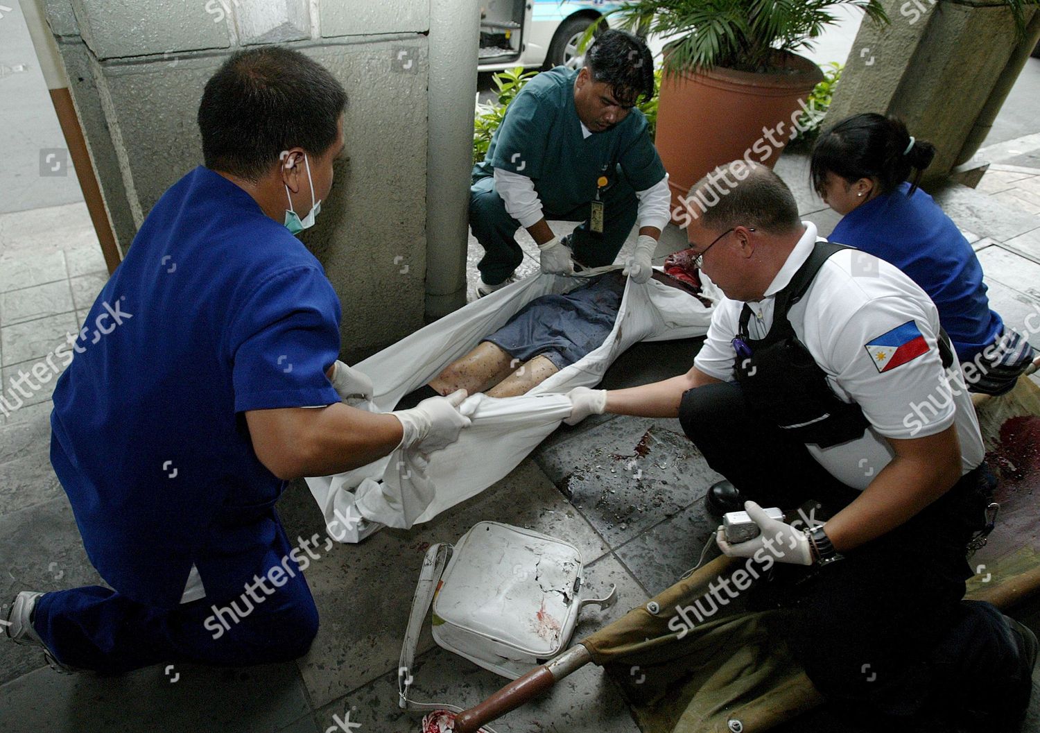 Filipino Rescue Officers Carry Dead Body Editorial Stock Photo - Stock ...