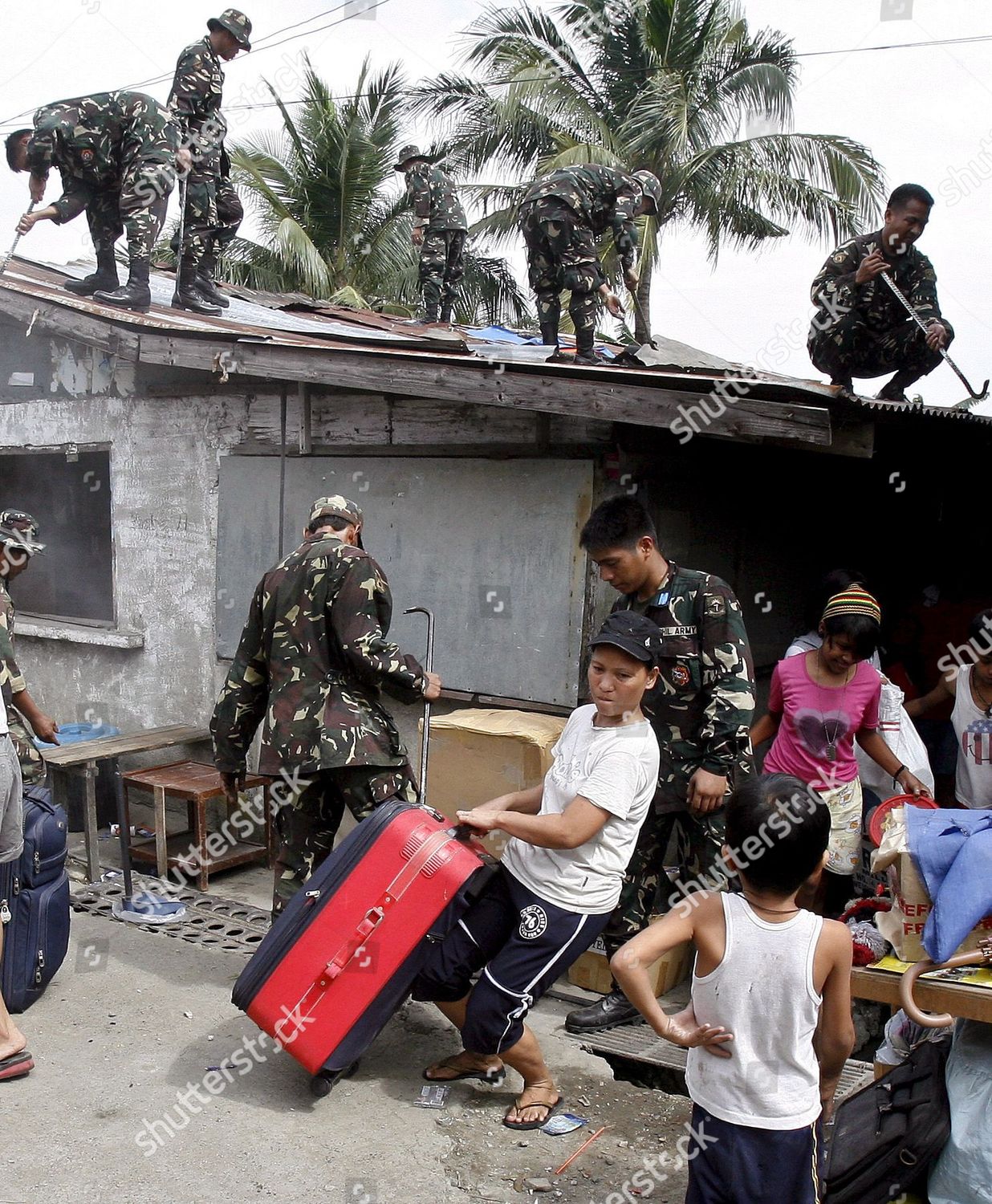 Filipino Informal Settlers Try Salvage Belongings Editorial Stock Photo ...