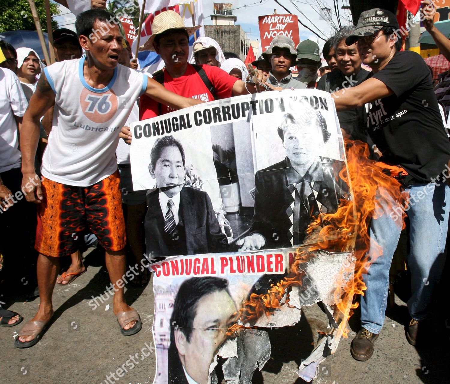 Filipino Protesters Burn Portraits Philippine President Editorial Stock ...