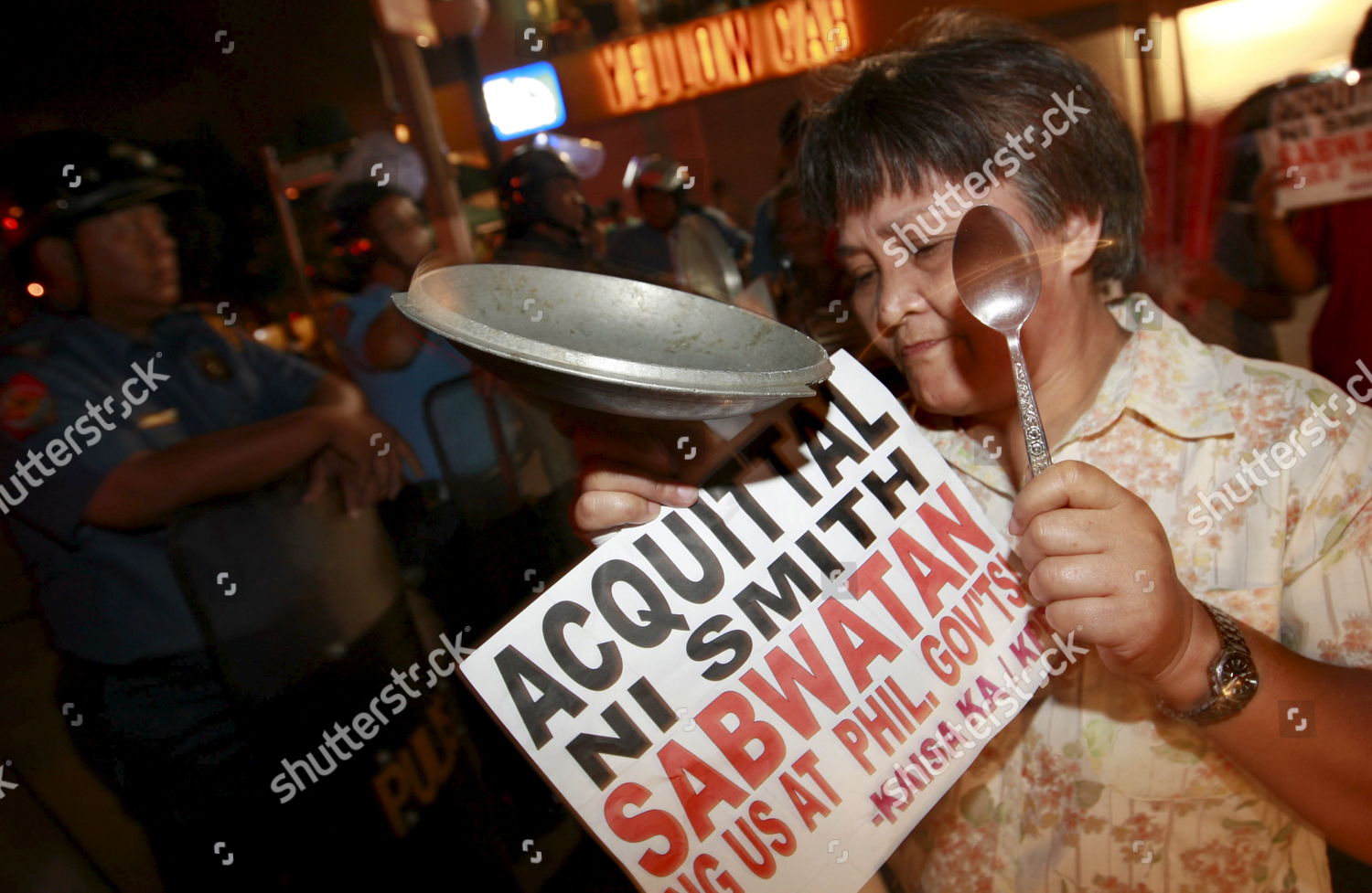 Filipino Protester Bangs Her Utensils Protest Editorial Stock Photo ...