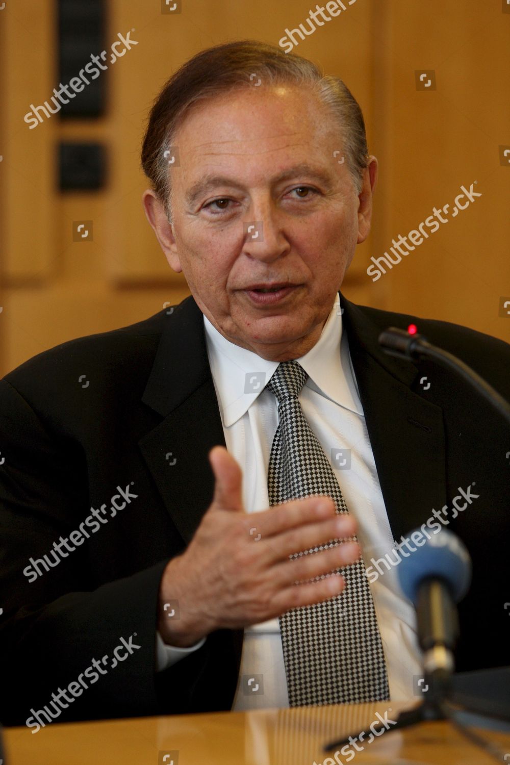 Us Scientist Robert Gallo Adresses Media Editorial Stock Photo - Stock ...