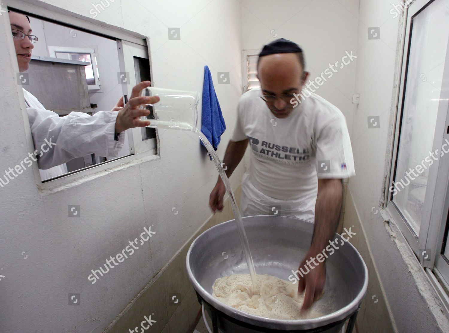 Ultraorthodox Jewish Woman Inside Clean Room Editorial Stock Photo ...