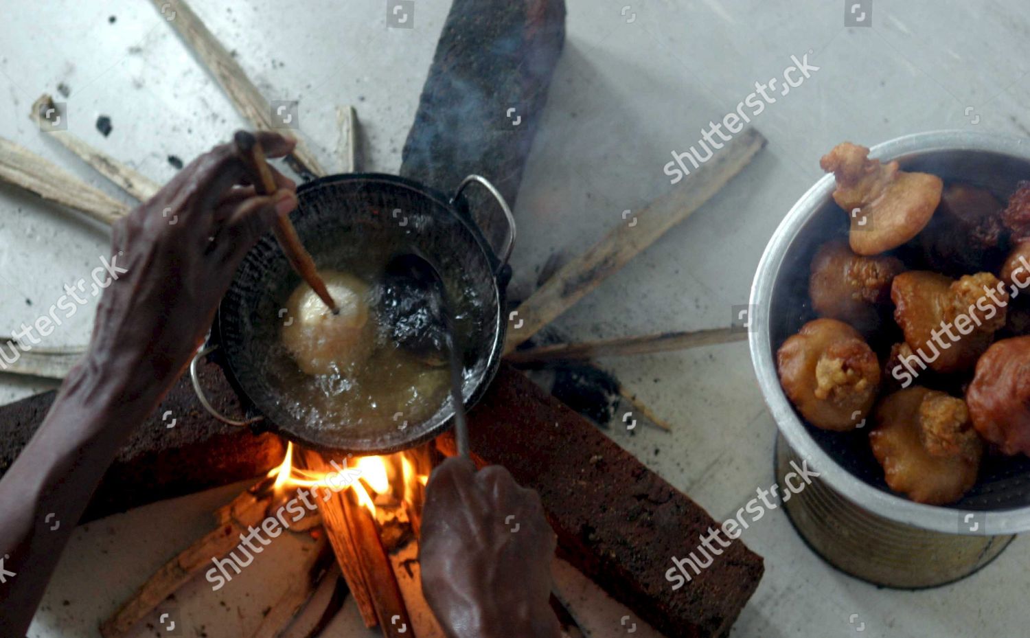 Sri Lankan Woman Prepares Traditional Kevum Editorial Stock Photo ...