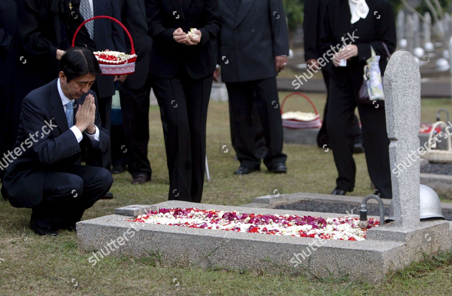 Japanese Prime Minister Shinzo Abe Prays Editorial Stock Photo - Stock ...
