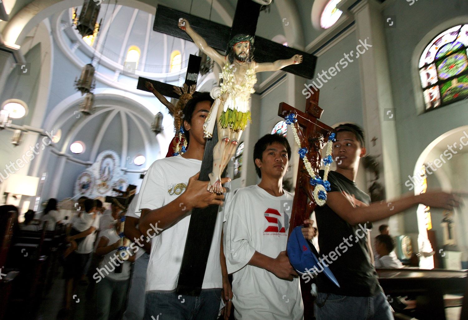 Filipino Catholic Devotees Carry Crosses Procession Editorial Stock ...