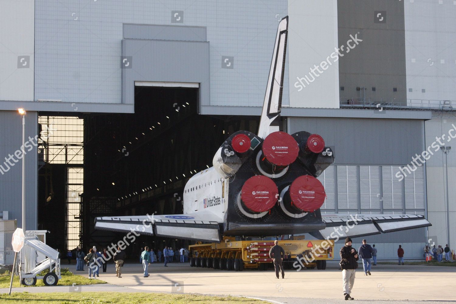 Workers Move Space Shuttle Endeavour Orbiter Editorial Stock Photo ...