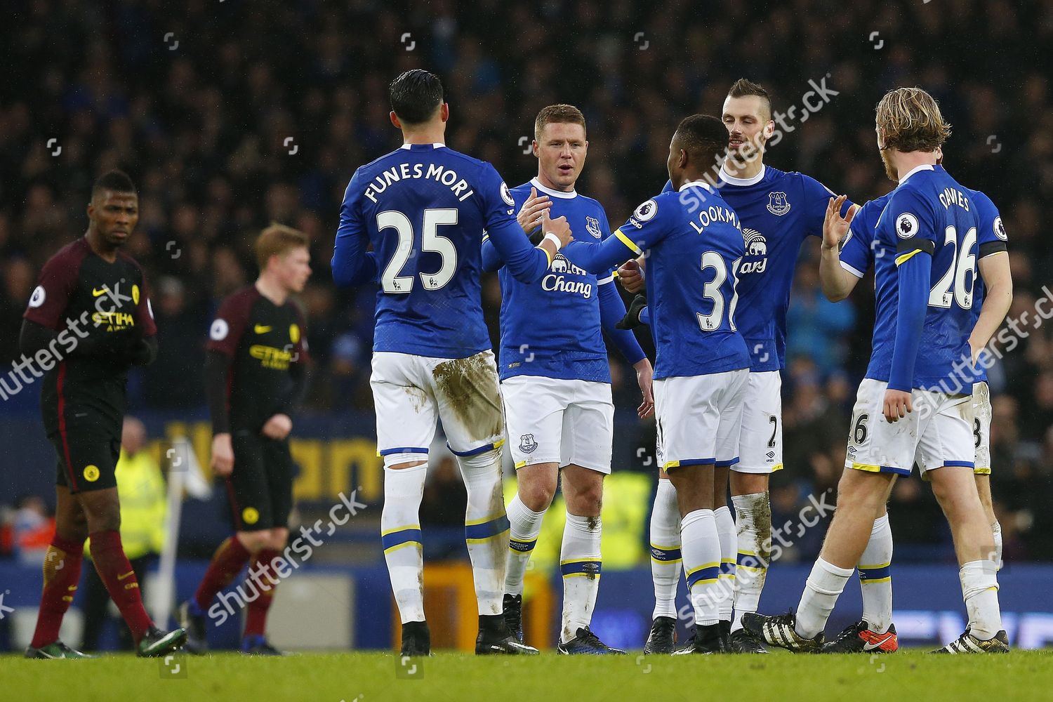 Everton Players Congratulate Ademola Lookman He Editorial Stock Photo ...