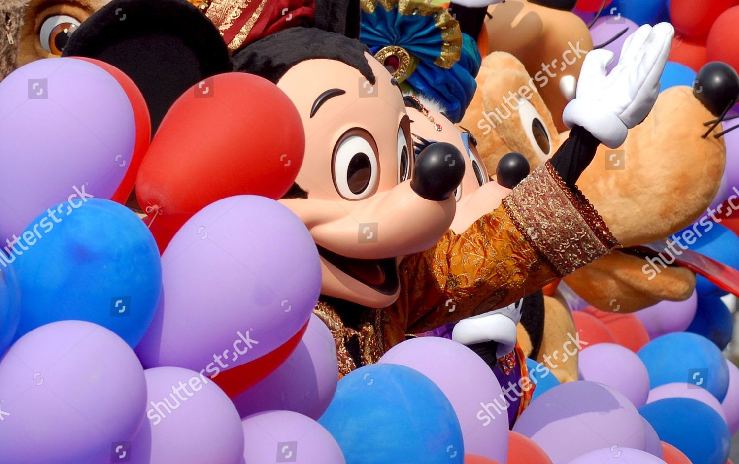 Disney Characters Mickey Mouse Waves Crowd Editorial Stock Photo ...