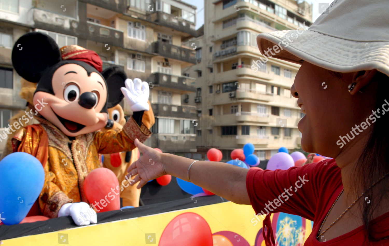 Disney Characters Mickey Mouse Waves Crowd Editorial Stock Photo ...