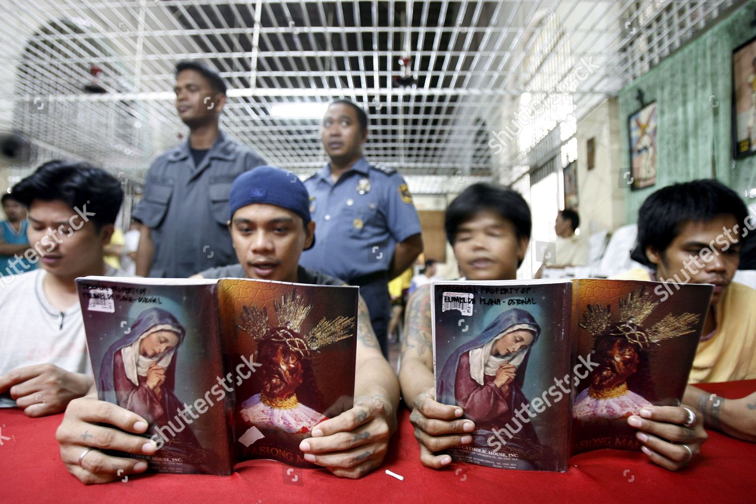 Filipino Prison Inmates Sing Traditional Pabasa Editorial Stock Photo ...