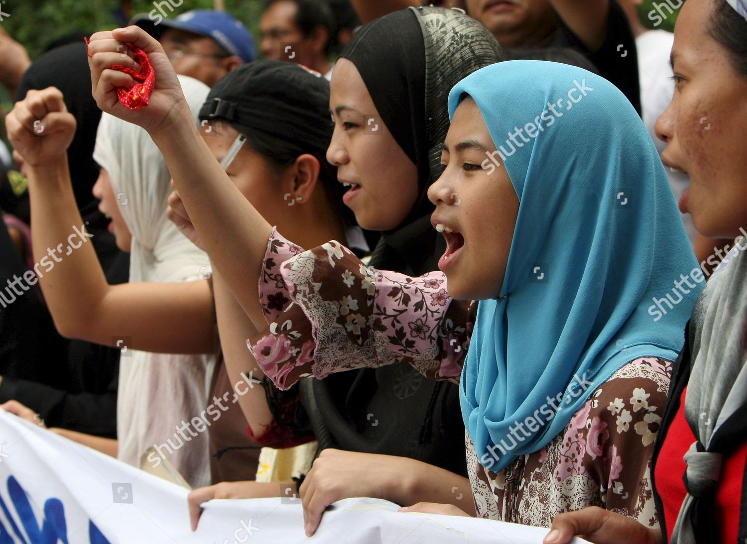 Filipino Muslims Shout Slogans During Demonstration Editorial Stock ...