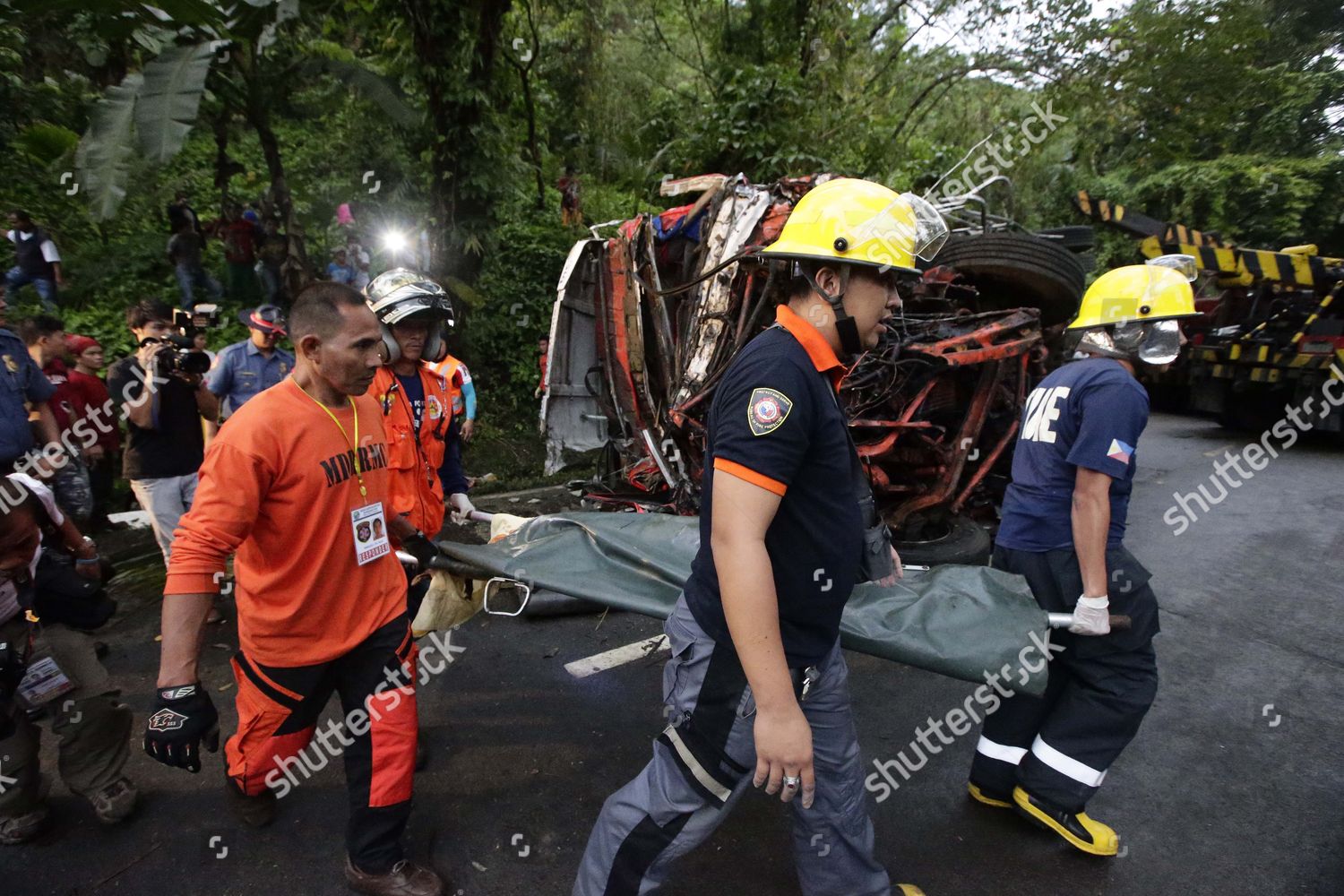 Filipino Rescuers Carry Body They Retrieved Editorial Stock Photo ...