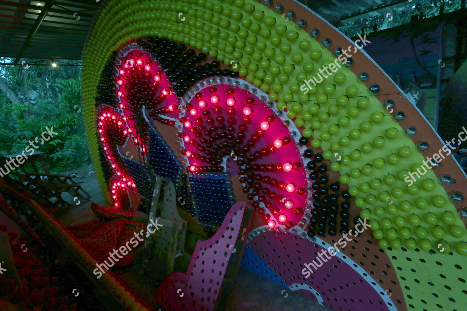 ILLUMINATIONS SRI LANKAN VESAK PANDAL SWITCHED Editorial Stock Photo ...