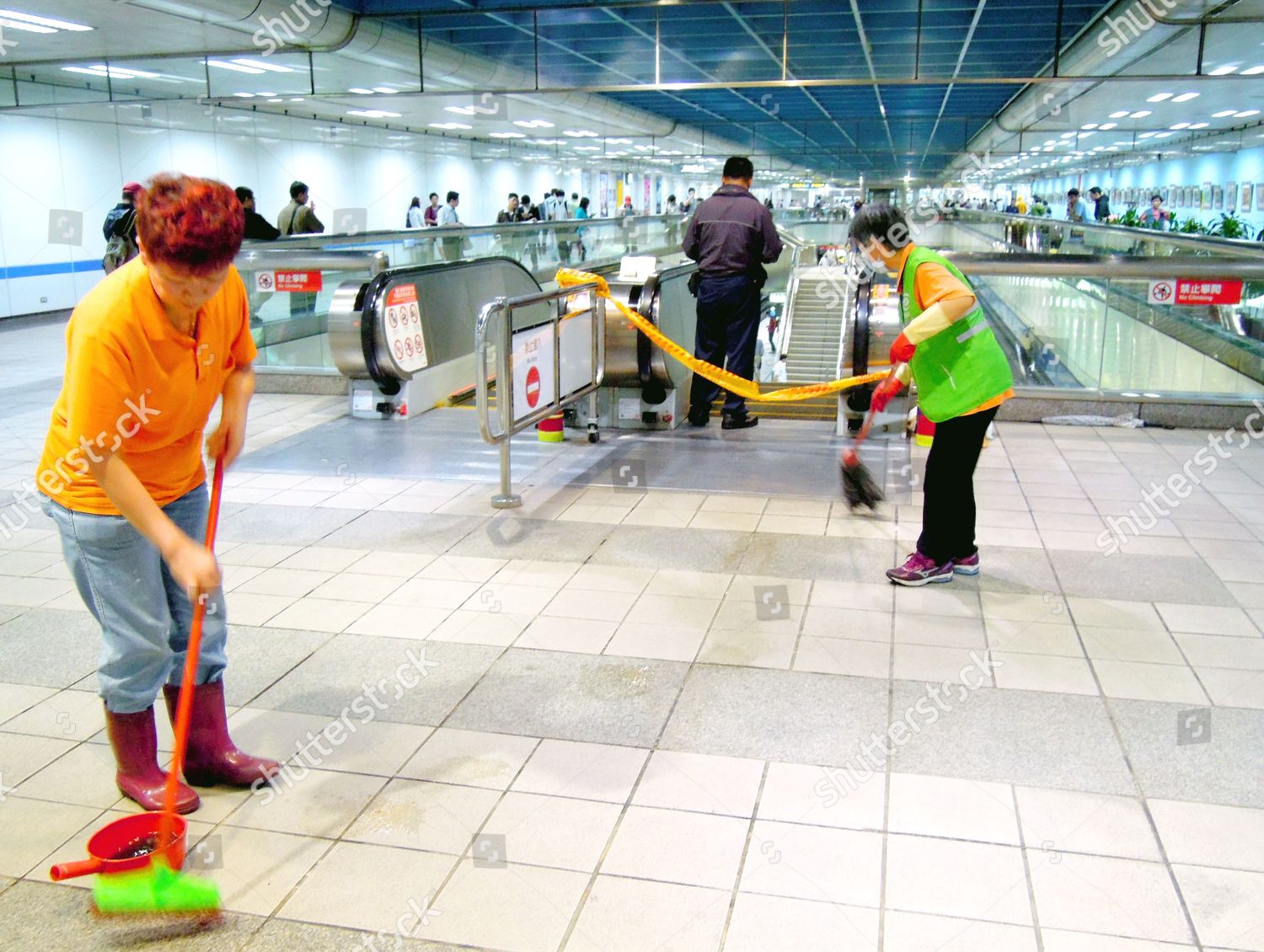 Cleaners Mop Blood Jiangzicui Subway Station Editorial Stock Photo ...