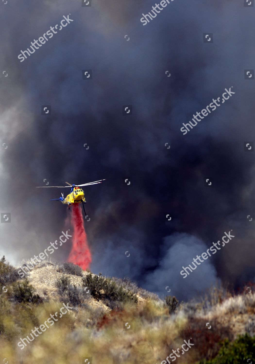 Helicopter Drops Load Phoschek Fire Retardent Editorial Stock Photo ...