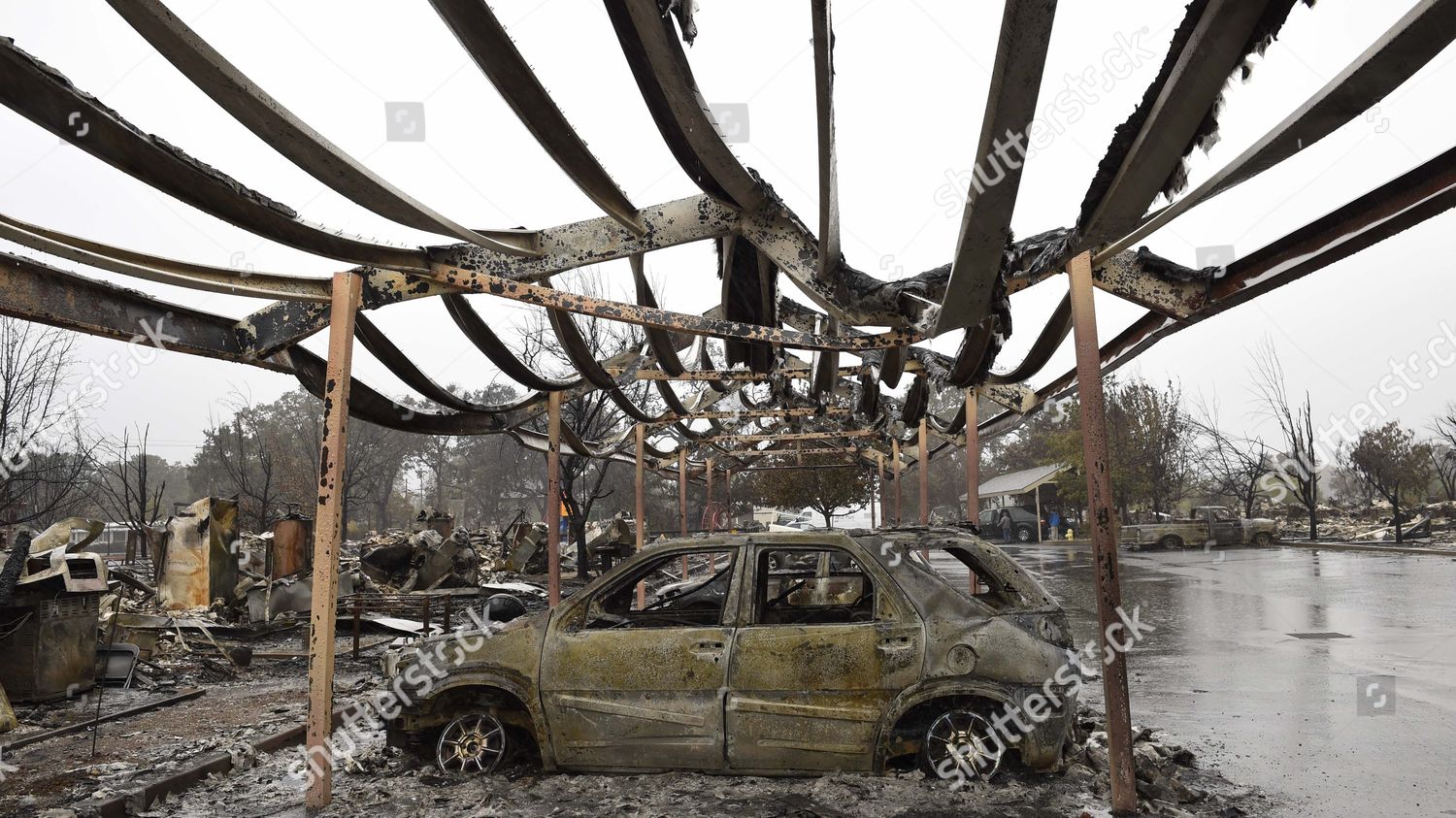 Burnt Out Car Carport Seen Apartment Editorial Stock Photo - Stock ...
