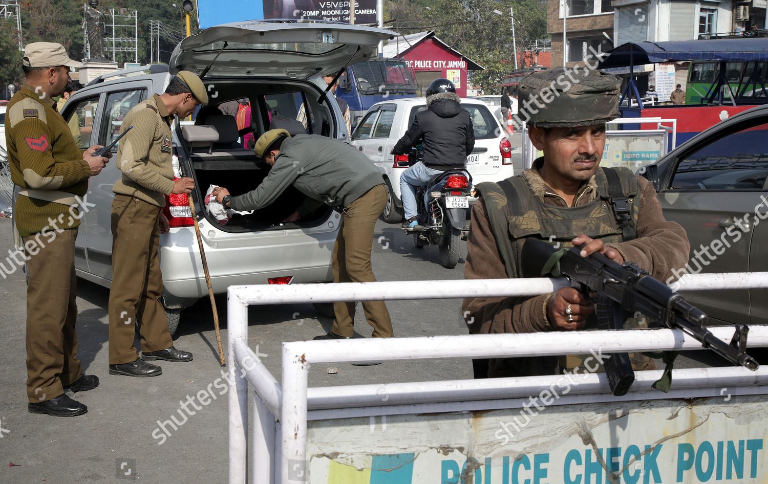 Jammu Kashmir Police Men Frisk Vehicle Editorial Stock Photo - Stock ...